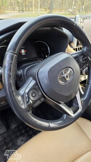 Melns Toyota RAV4 2019 Viļņa, ar dzinēja tilpumu 2.00 L un nobraukumu 112 tūkst. km par 25200 €, foto 12 vietnē AUTOMOTO.COM.LV