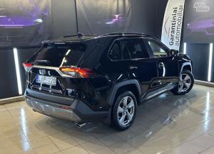 Black Toyota RAV4 2019 in Avizieniai, with an engine capacity of 2.50 L and mileage of 55 thousand km for 28500 €, photo 3 on AUTOMOTO.COM.LV