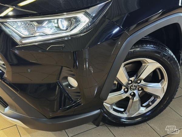 Black Toyota RAV4 2019 in Avizieniai, with an engine capacity of 2.50 L and mileage of 55 thousand km for 28500 €, photo 3 on AUTOMOTO.COM.LV