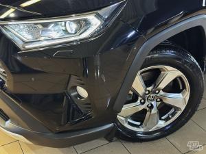 Black Toyota RAV4 2019 in Avizieniai, with an engine capacity of 2.50 L and mileage of 55 thousand km for 28500 €, photo 4 on AUTOMOTO.COM.LV