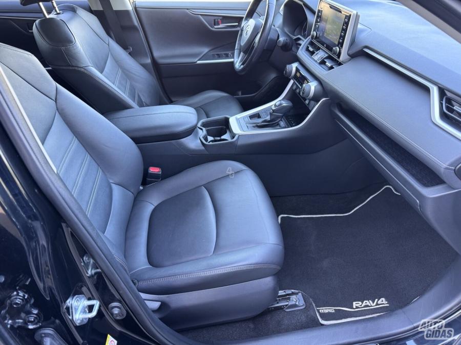 Black Toyota RAV4 2019 in Avizieniai, with an engine capacity of 2.50 L and mileage of 55 thousand km for 28500 €, photo 9 on AUTOMOTO.COM.LV