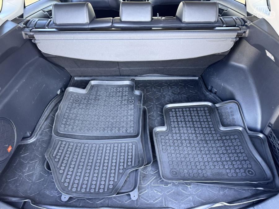Black Toyota RAV4 2019 in Avizieniai, with an engine capacity of 2.50 L and mileage of 55 thousand km for 28500 €, photo 13 on AUTOMOTO.COM.LV