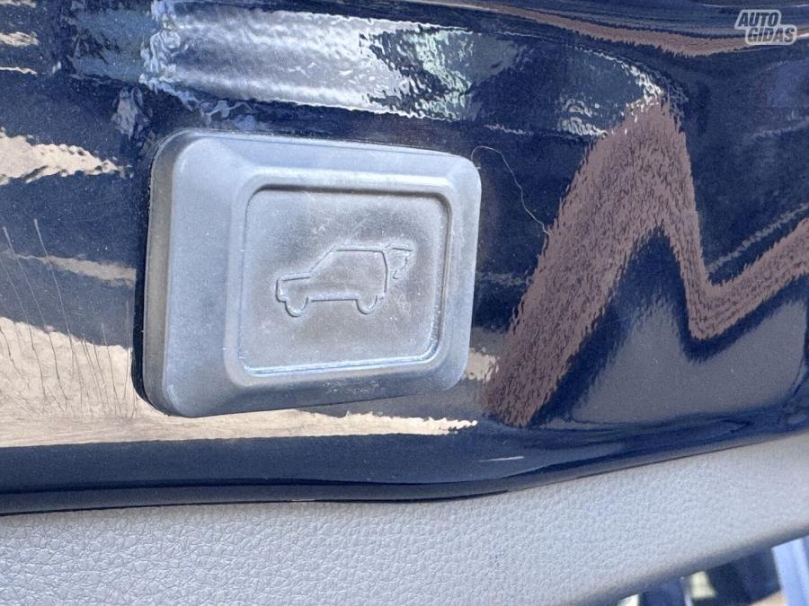 Black Toyota RAV4 2019 in Avizieniai, with an engine capacity of 2.50 L and mileage of 55 thousand km for 28500 €, photo 14 on AUTOMOTO.COM.LV