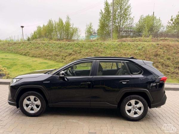 Black Toyota RAV4 2019 in Vilnius, with an engine capacity of 2.50 L and mileage of 254 thousand km for 20950 €, photo 7 on AUTOMOTO.COM.LV