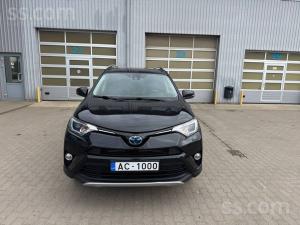 Black Toyota RAV4 2019 in Riga, with an engine capacity of 2.50 L and mileage of 132 thousand km for 18000 €, photo 3 on AUTOMOTO.COM.LV