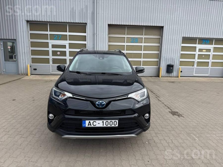 Black Toyota RAV4 2019 in Riga, with an engine capacity of 2.50 L and mileage of 132 thousand km for 18000 €, photo 3 on AUTOMOTO.COM.LV