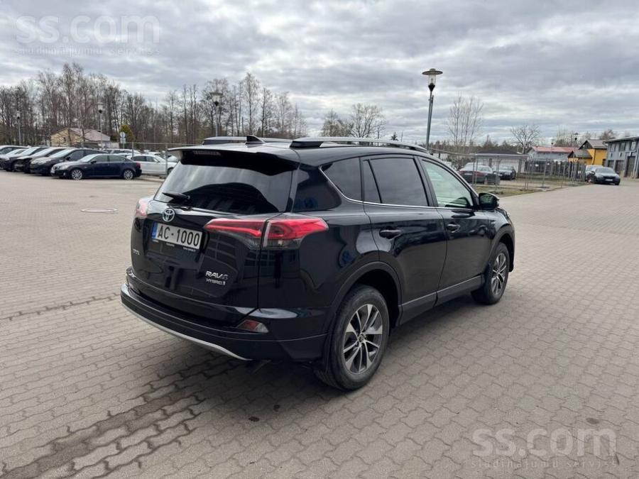 Black Toyota RAV4 2019 in Riga, with an engine capacity of 2.50 L and mileage of 132 thousand km for 18000 €, photo 7 on AUTOMOTO.COM.LV