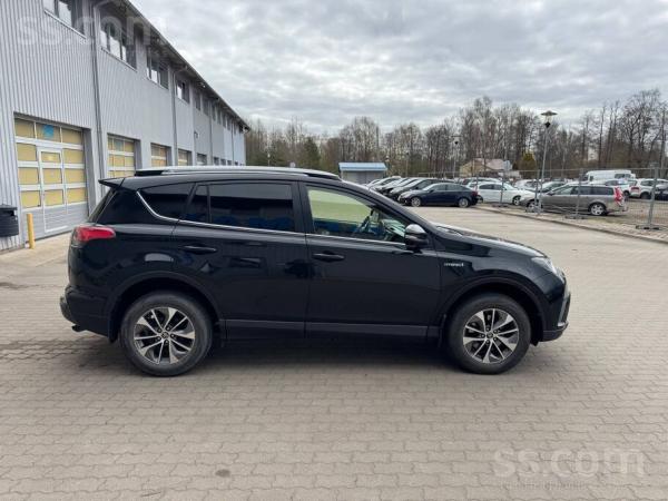 Черный Тойота РАВ 4 2019 в Рига, объемом двигателя 2.50 л и пробегом 132 тыс. км за 18000 €, фото 7 на AUTOMOTO.COM.LV