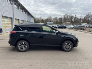 Black Toyota RAV4 2019 in Riga, with an engine capacity of 2.50 L and mileage of 132 thousand km for 18000 €, photo 8 on AUTOMOTO.COM.LV