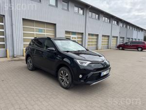 Black Toyota RAV4 2019 in Riga, with an engine capacity of 2.50 L and mileage of 132 thousand km for 18000 €, photo 9 on AUTOMOTO.COM.LV