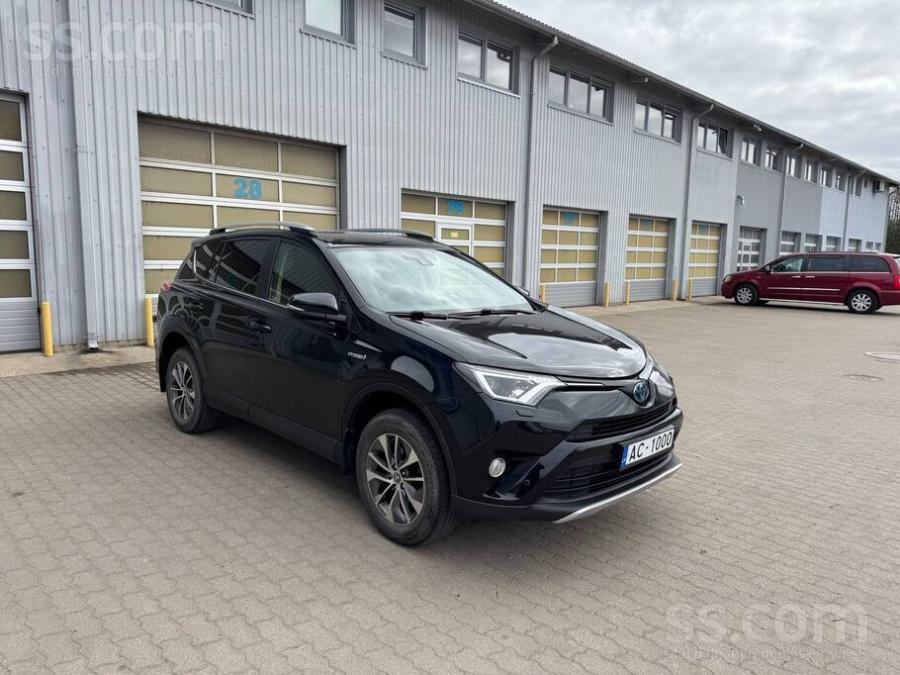Black Toyota RAV4 2019 in Riga, with an engine capacity of 2.50 L and mileage of 132 thousand km for 18000 €, photo 9 on AUTOMOTO.COM.LV