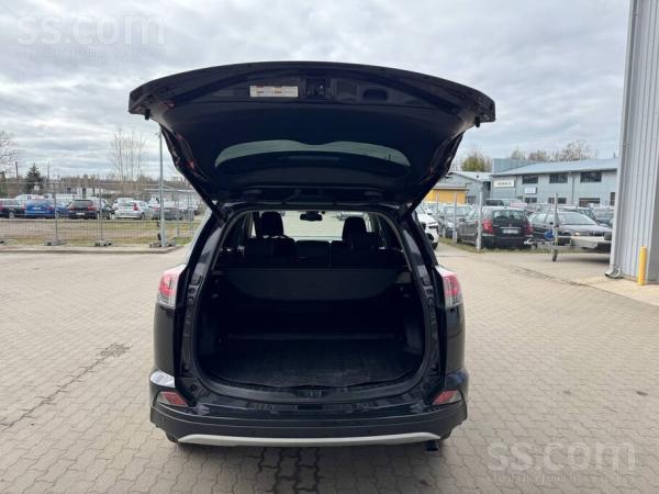 Черный Тойота РАВ 4 2019 в Рига, объемом двигателя 2.50 л и пробегом 132 тыс. км за 18000 €, фото 9 на AUTOMOTO.COM.LV