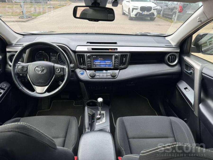 Black Toyota RAV4 2019 in Riga, with an engine capacity of 2.50 L and mileage of 132 thousand km for 18000 €, photo 11 on AUTOMOTO.COM.LV