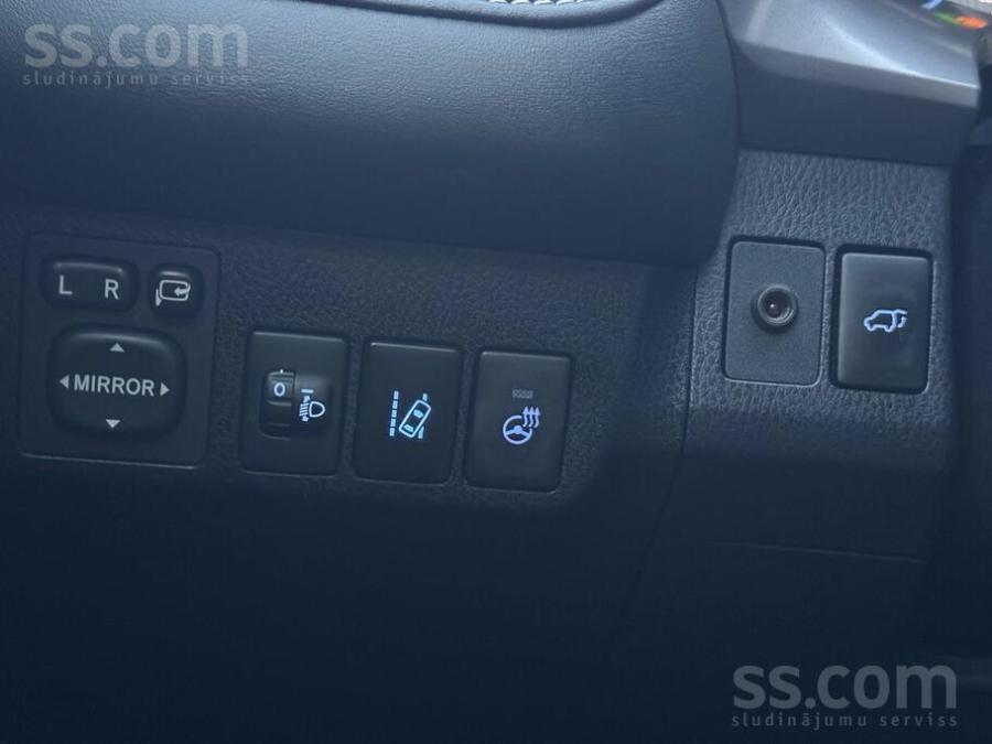 Black Toyota RAV4 2019 in Riga, with an engine capacity of 2.50 L and mileage of 132 thousand km for 18000 €, photo 16 on AUTOMOTO.COM.LV
