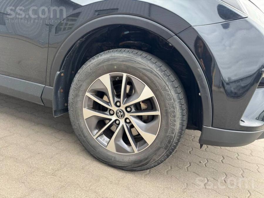 Black Toyota RAV4 2019 in Riga, with an engine capacity of 2.50 L and mileage of 132 thousand km for 18000 €, photo 20 on AUTOMOTO.COM.LV