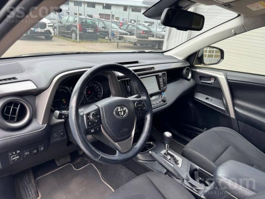 Black Toyota RAV4 2019 in Riga, with an engine capacity of 2.50 L and mileage of 132 thousand km for 18000 €, photo 24 on AUTOMOTO.COM.LV