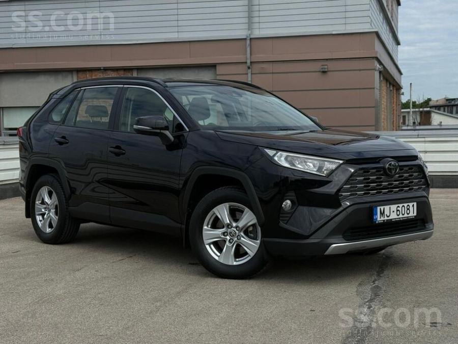 Melns Toyota RAV4 2019 Rīga, ar dzinēja tilpumu 2.00 L un nobraukumu 64 tūkst. km par 23500 €, foto 1 vietnē AUTOMOTO.COM.LV