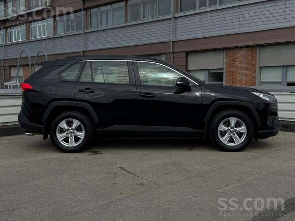 Melns Toyota RAV4 2019 Rīga, ar dzinēja tilpumu 2.00 L un nobraukumu 64 tūkst. km par 23500 €, foto 7 vietnē AUTOMOTO.COM.LV