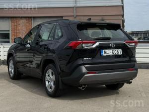 Melns Toyota RAV4 2019 Rīga, ar dzinēja tilpumu 2.00 L un nobraukumu 64 tūkst. km par 23500 €, foto 12 vietnē AUTOMOTO.COM.LV
