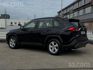 Melns Toyota RAV4 2019 Rīga, ar dzinēja tilpumu 2.00 L un nobraukumu 64 tūkst. km par 23500 €, foto 13 vietnē AUTOMOTO.COM.LV