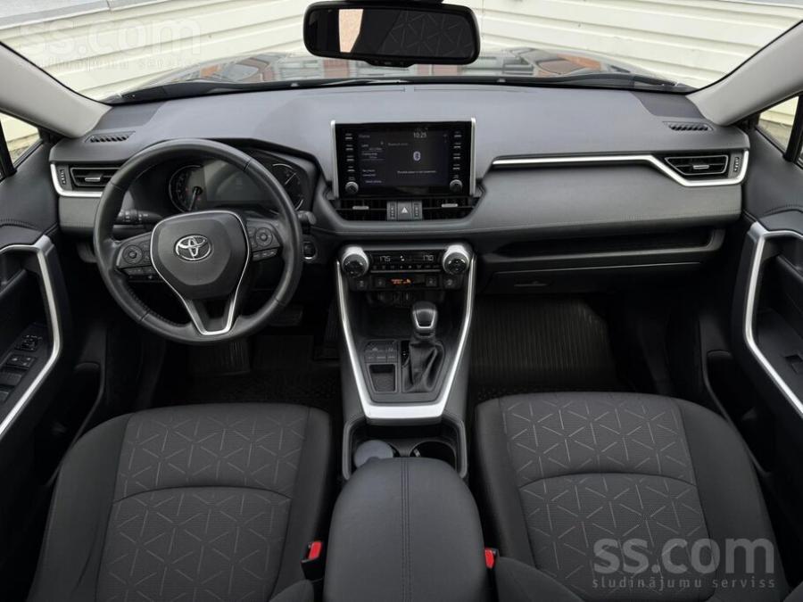 Melns Toyota RAV4 2019 Rīga, ar dzinēja tilpumu 2.00 L un nobraukumu 64 tūkst. km par 23500 €, foto 17 vietnē AUTOMOTO.COM.LV