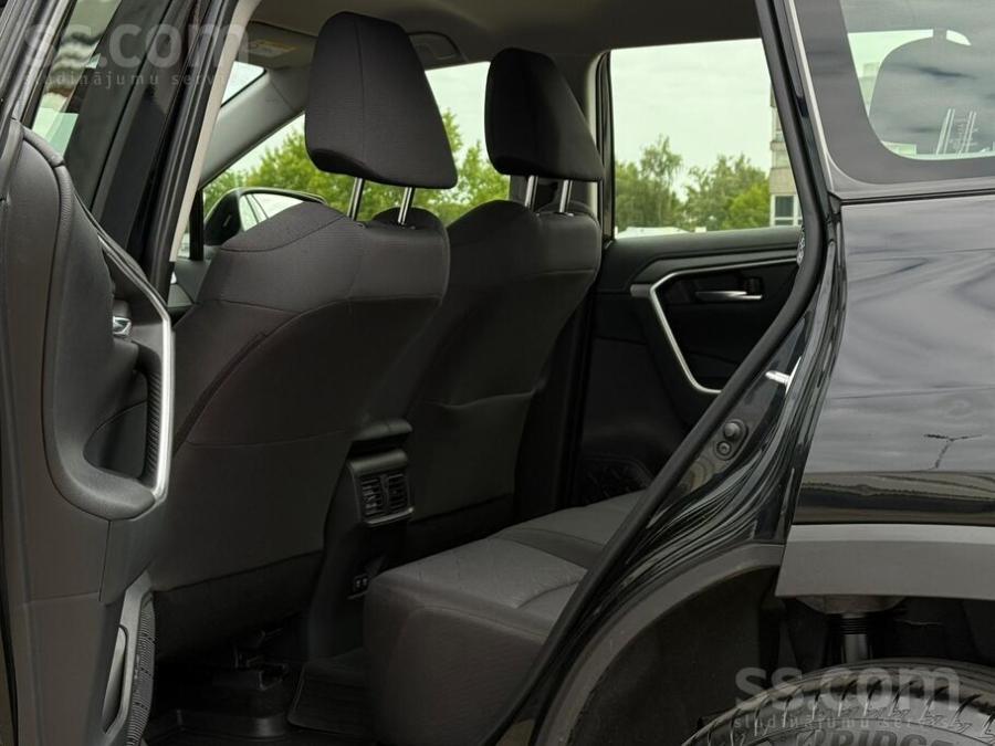 Melns Toyota RAV4 2019 Rīga, ar dzinēja tilpumu 2.00 L un nobraukumu 64 tūkst. km par 23500 €, foto 18 vietnē AUTOMOTO.COM.LV