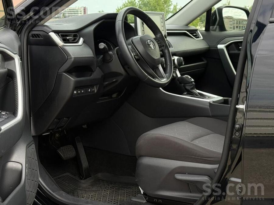 Melns Toyota RAV4 2019 Rīga, ar dzinēja tilpumu 2.00 L un nobraukumu 64 tūkst. km par 23500 €, foto 19 vietnē AUTOMOTO.COM.LV