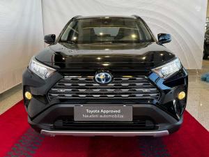 Black Toyota RAV4 2019 in Siauliai, with an engine capacity of 2.49 L and mileage of 127 thousand km for 23900 €, photo 4 on AUTOMOTO.COM.LV