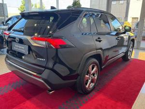 Black Toyota RAV4 2019 in Siauliai, with an engine capacity of 2.49 L and mileage of 127 thousand km for 23900 €, photo 8 on AUTOMOTO.COM.LV
