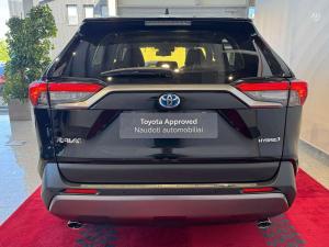 Black Toyota RAV4 2019 in Siauliai, with an engine capacity of 2.49 L and mileage of 127 thousand km for 23900 €, photo 9 on AUTOMOTO.COM.LV