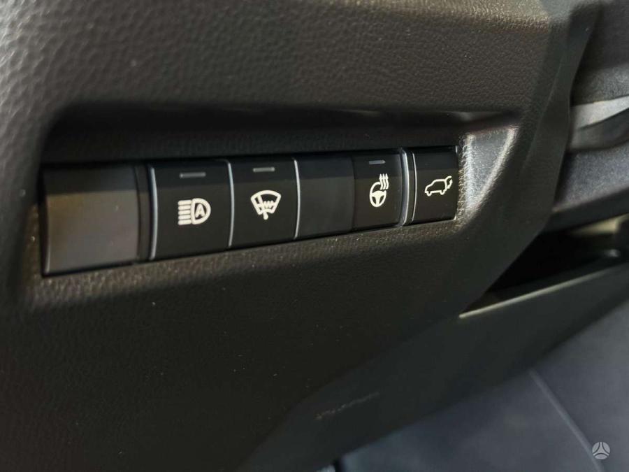 Black Toyota RAV4 2019 in Siauliai, with an engine capacity of 2.49 L and mileage of 127 thousand km for 23900 €, photo 14 on AUTOMOTO.COM.LV