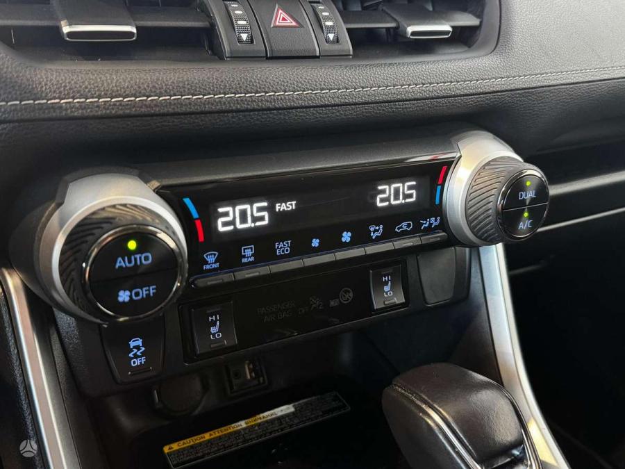 Black Toyota RAV4 2019 in Siauliai, with an engine capacity of 2.49 L and mileage of 127 thousand km for 23900 €, photo 21 on AUTOMOTO.COM.LV