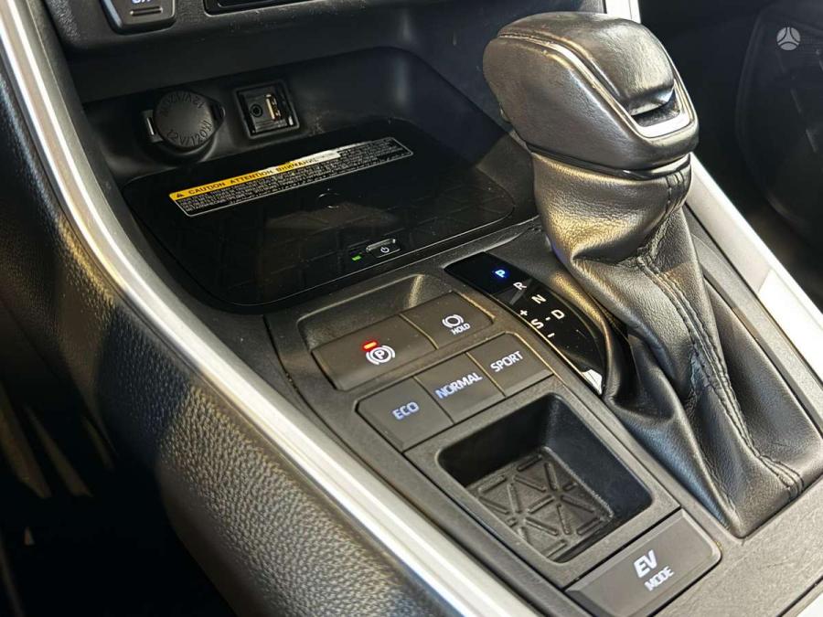 Black Toyota RAV4 2019 in Siauliai, with an engine capacity of 2.49 L and mileage of 127 thousand km for 23900 €, photo 22 on AUTOMOTO.COM.LV