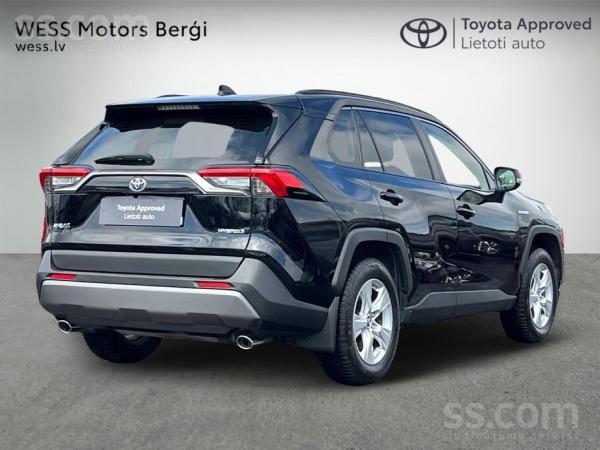 Black Toyota RAV4 2019 in Riga, with an engine capacity of 2.50 L and mileage of 81 thousand km for 27490 €, photo 2 on AUTOMOTO.COM.LV