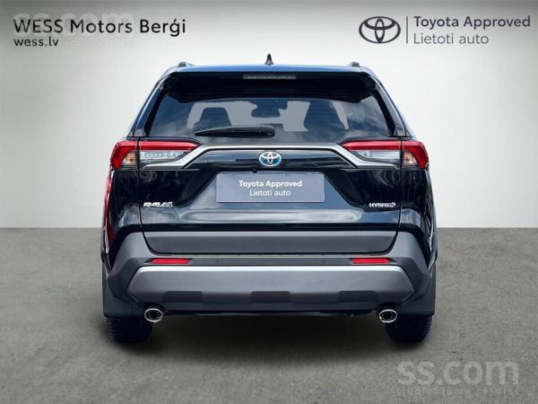 Black Toyota RAV4 2019 in Riga, with an engine capacity of 2.50 L and mileage of 81 thousand km for 27490 €, photo 4 on AUTOMOTO.COM.LV