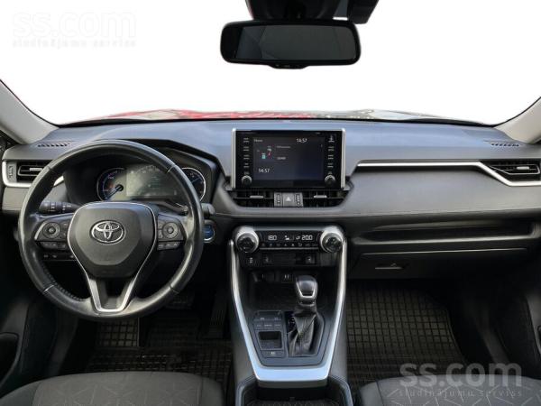 Black Toyota RAV4 2019 in Riga, with an engine capacity of 2.50 L and mileage of 81 thousand km for 27490 €, photo 8 on AUTOMOTO.COM.LV