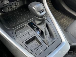 Melns Toyota RAV4 2019 Rīga, ar dzinēja tilpumu 2.50 L un nobraukumu 81 tūkst. km par 27490 €, foto 17 vietnē AUTOMOTO.COM.LV