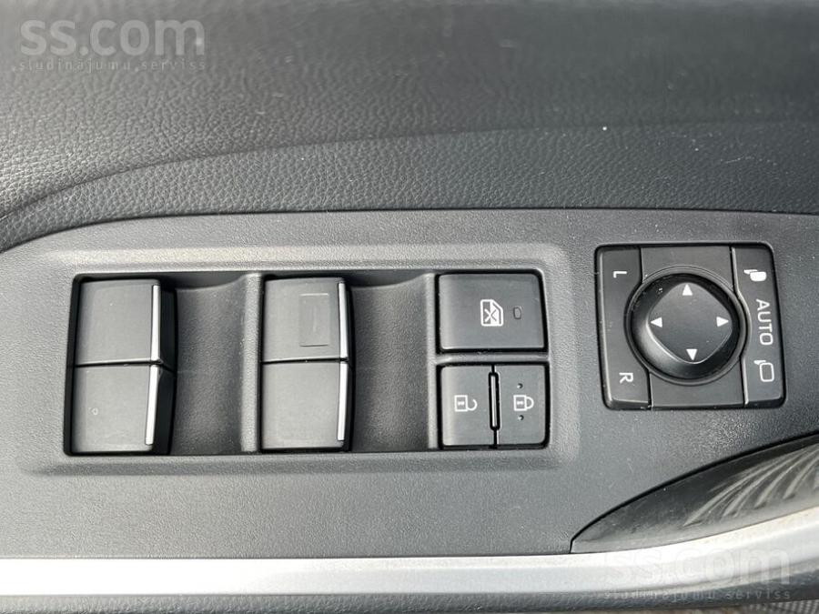 Melns Toyota RAV4 2019 Rīga, ar dzinēja tilpumu 2.50 L un nobraukumu 81 tūkst. km par 27490 €, foto 19 vietnē AUTOMOTO.COM.LV