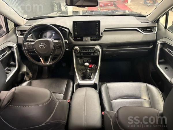 Black Toyota RAV4 2019 in Daugavpils, with an engine capacity of 2.00 L and mileage of 178 thousand km for 18750 €, photo 9 on AUTOMOTO.COM.LV