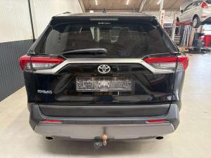 Black Toyota RAV4 2019 in Utena, with an engine capacity of 1.99 L and mileage of 179 thousand km for 18750 €, photo 8 on AUTOMOTO.COM.LV