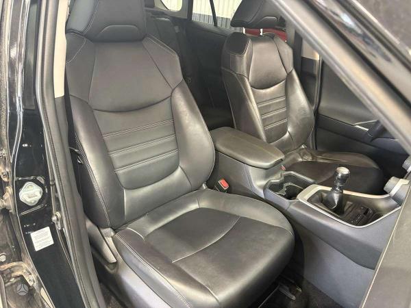 Black Toyota RAV4 2019 in Utena, with an engine capacity of 1.99 L and mileage of 179 thousand km for 18750 €, photo 10 on AUTOMOTO.COM.LV