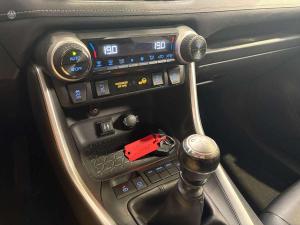Black Toyota RAV4 2019 in Utena, with an engine capacity of 1.99 L and mileage of 179 thousand km for 18750 €, photo 19 on AUTOMOTO.COM.LV