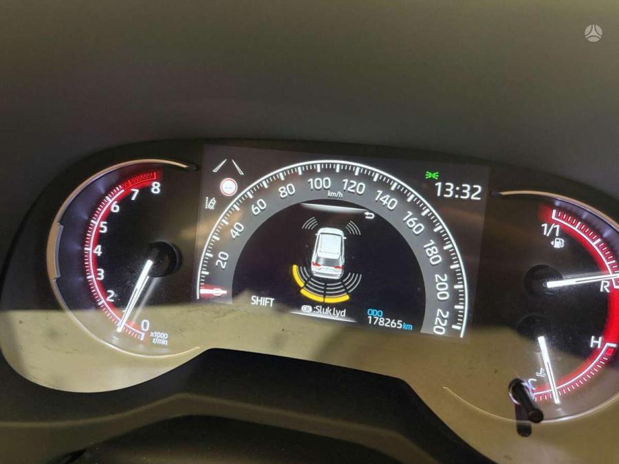 Black Toyota RAV4 2019 in Utena, with an engine capacity of 1.99 L and mileage of 179 thousand km for 18750 €, photo 22 on AUTOMOTO.COM.LV