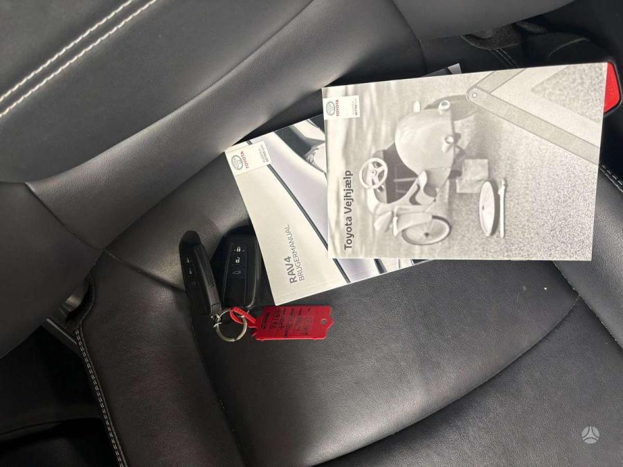 Black Toyota RAV4 2019 in Utena, with an engine capacity of 1.99 L and mileage of 179 thousand km for 18750 €, photo 27 on AUTOMOTO.COM.LV