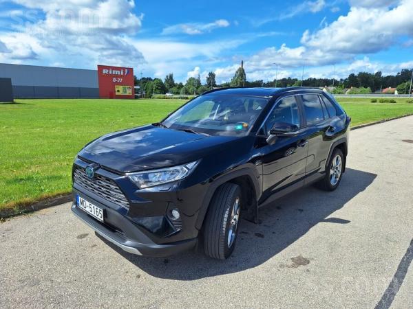 Black Toyota RAV4 2019 in Ogre, with an engine capacity of 2.50 L and mileage of 128 thousand km for 24500 €, photo 2 on AUTOMOTO.COM.LV