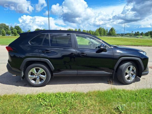 Black Toyota RAV4 2019 in Ogre, with an engine capacity of 2.50 L and mileage of 128 thousand km for 24500 €, photo 6 on AUTOMOTO.COM.LV