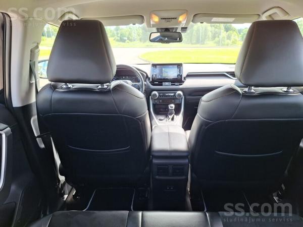 Black Toyota RAV4 2019 in Ogre, with an engine capacity of 2.50 L and mileage of 128 thousand km for 24500 €, photo 9 on AUTOMOTO.COM.LV