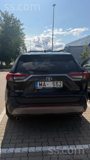 Black Toyota RAV4 2019 in Riga, with an engine capacity of 2.00 L and mileage of 70 thousand km for 25500 €, photo 4 on AUTOMOTO.COM.LV