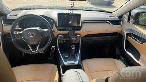Black Toyota RAV4 2019 in Riga, with an engine capacity of 2.00 L and mileage of 70 thousand km for 25500 €, photo 4 on AUTOMOTO.COM.LV