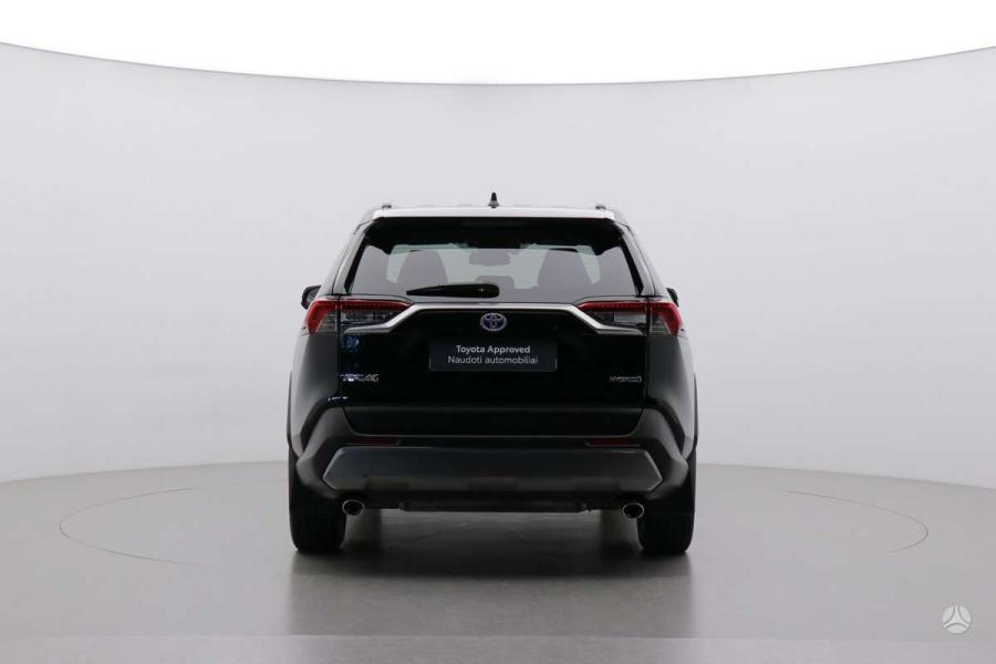 Black Toyota RAV4 2019 in Vilnius, with an engine capacity of 2.49 L and mileage of 94 thousand km for 30990 €, photo 6 on AUTOMOTO.COM.LV